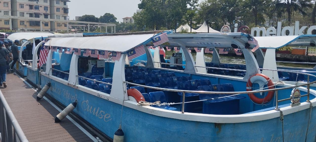 C and P Logistic Kemaman Branch Technical Team Building at Melaka River ...